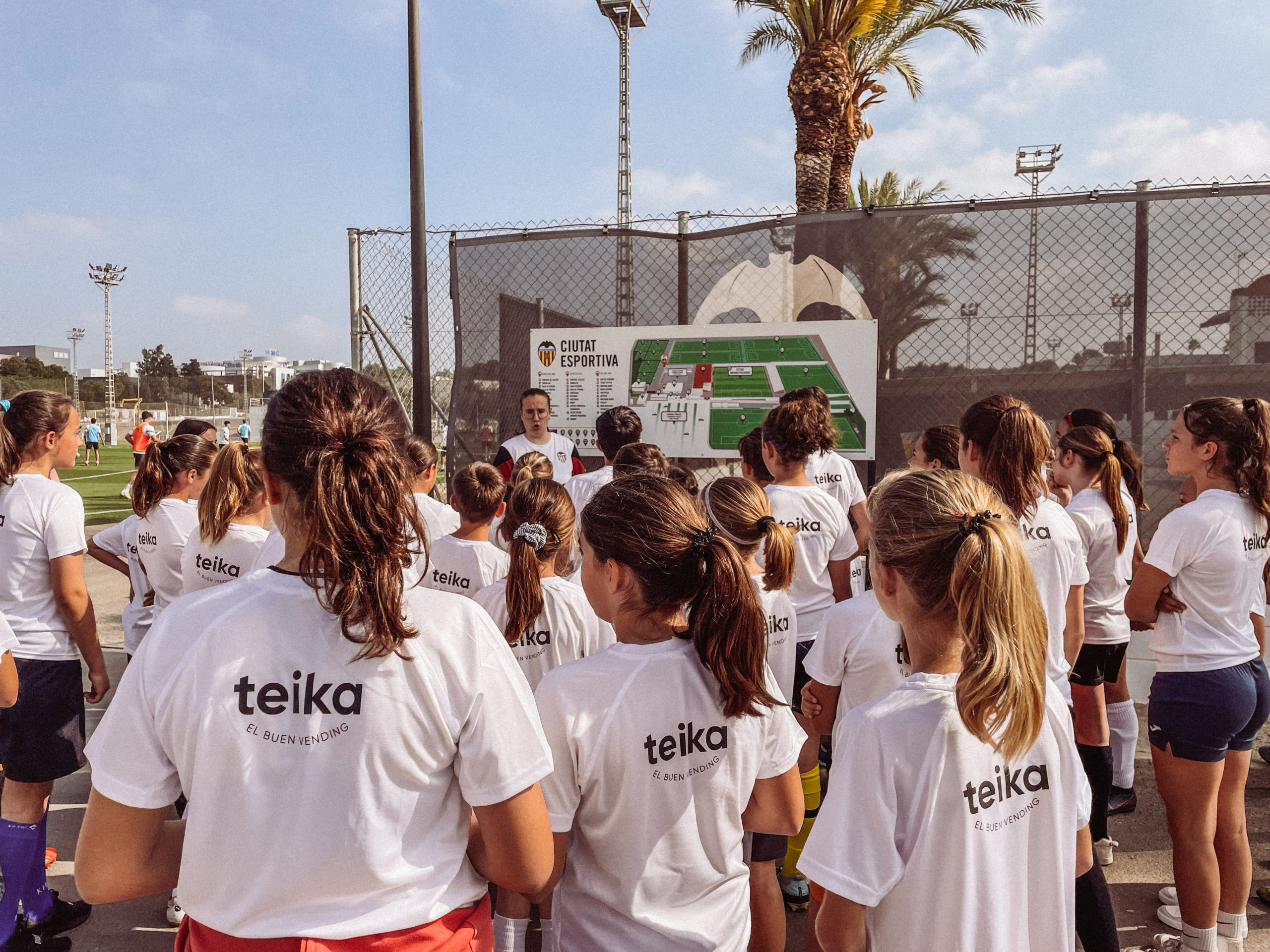 Más de 120 niños y niñas entrenan con futbolistas referentes en "Ahora ...